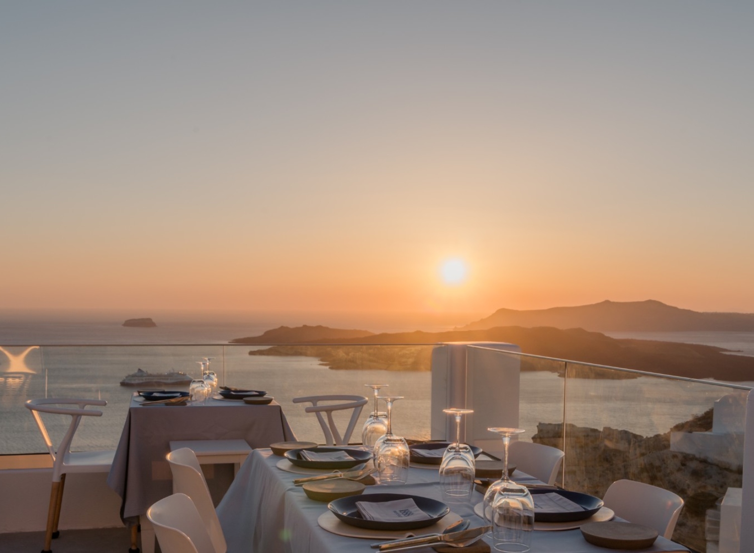 Moonlight dinner | Apeiron